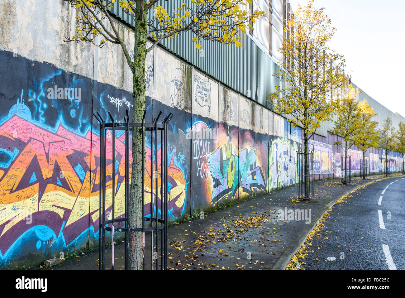 A section of the main Belfast peace wall Stock Photo - Alamy