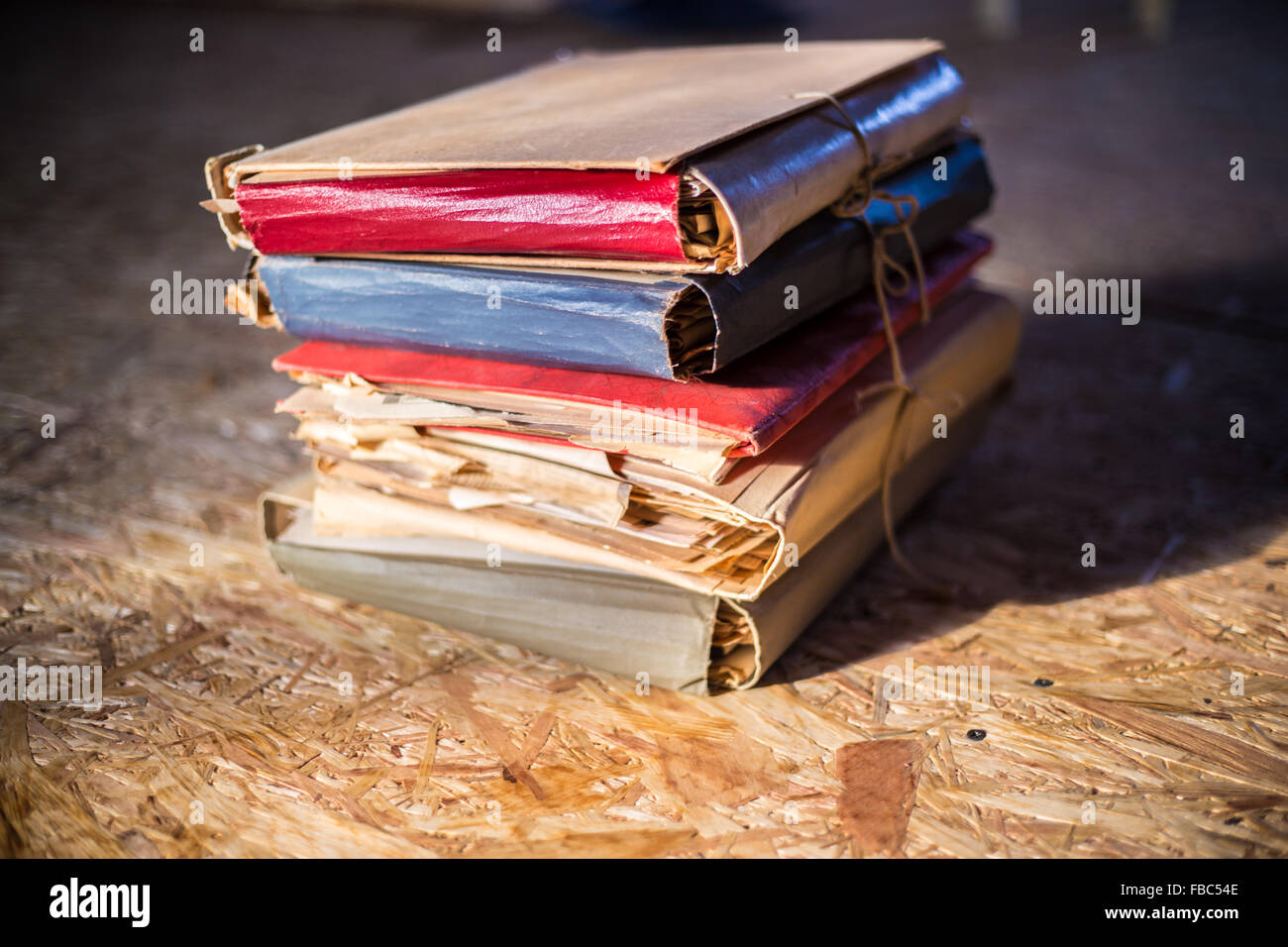 Old folder with documents hi-res stock photography and images - Alamy