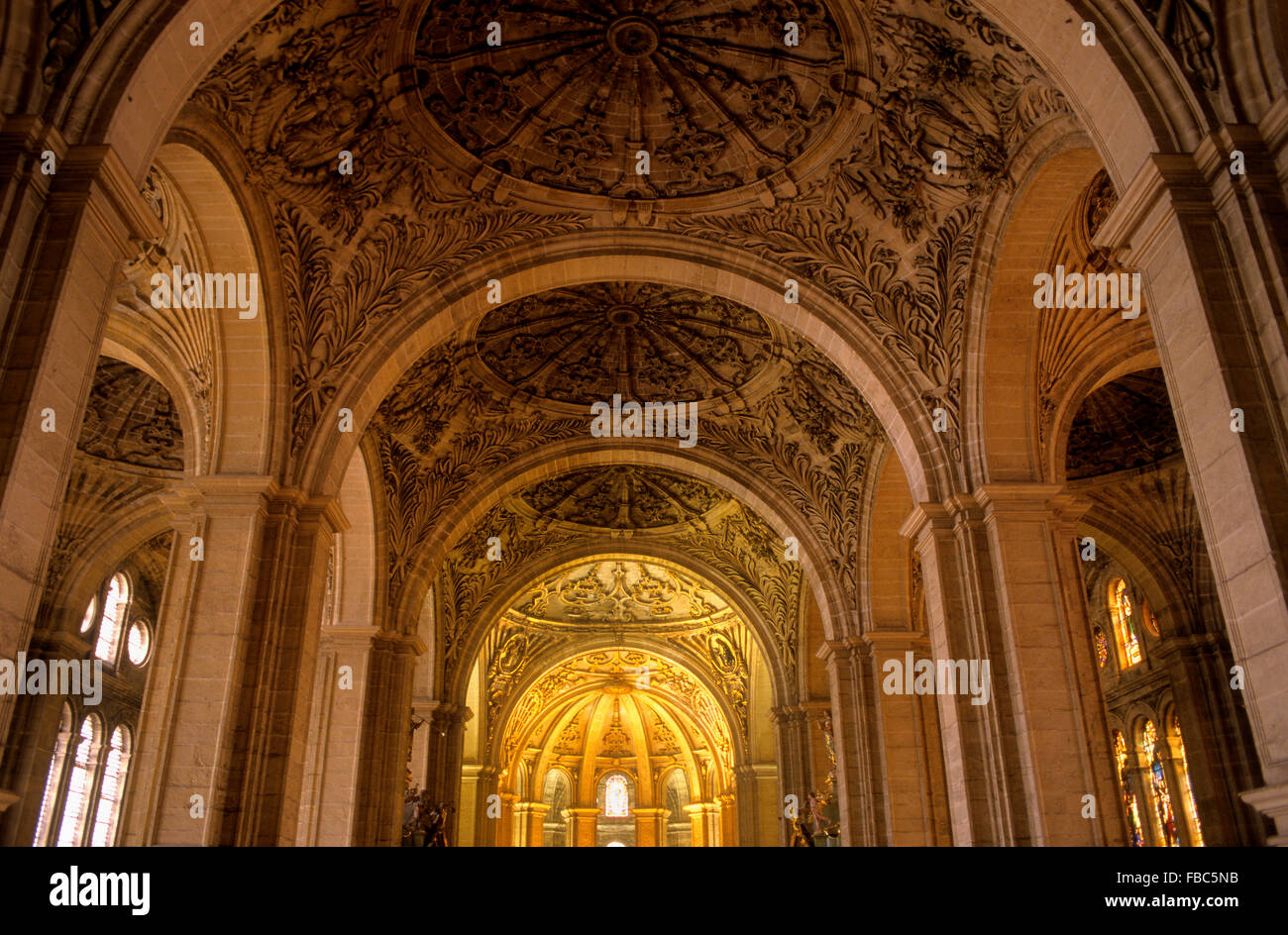 Nave architecture hi-res stock photography and images - Alamy