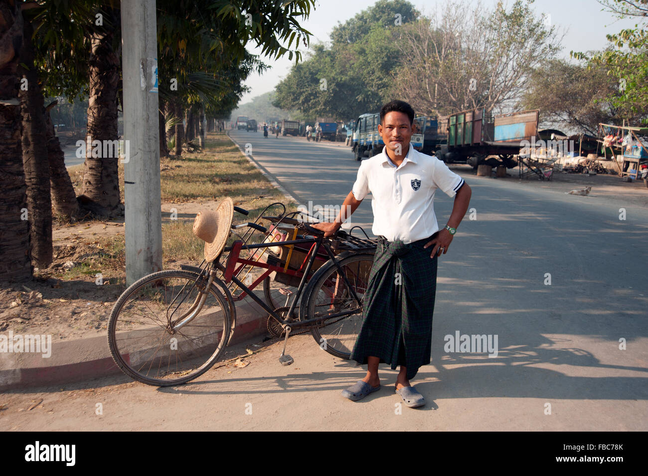 Myanmar rickshaw taxi driver hi-res stock photography and images - Alamy