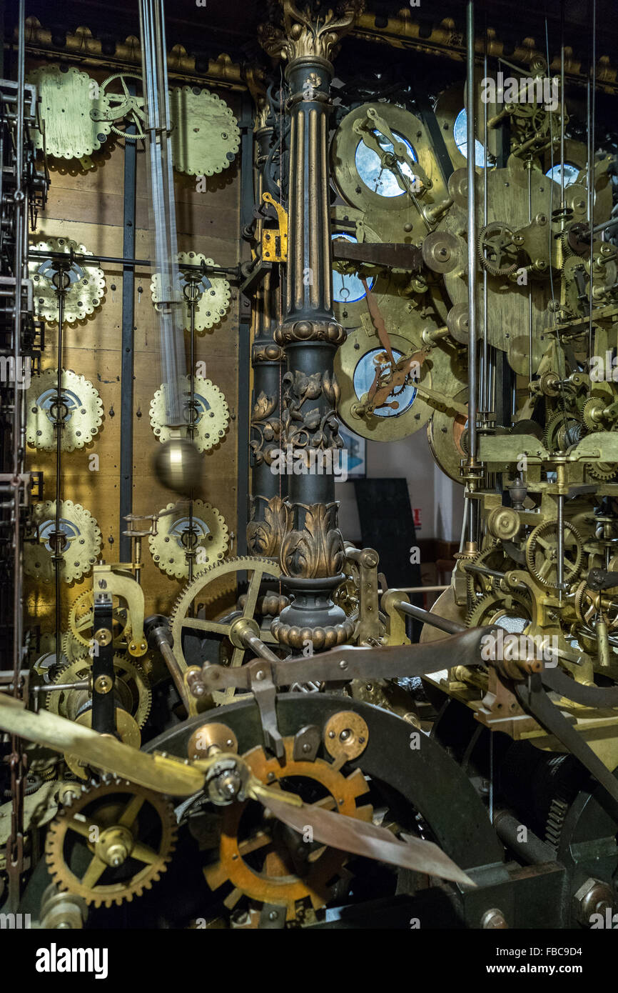 Cathedral clocks in france hi-res stock photography and images - Alamy