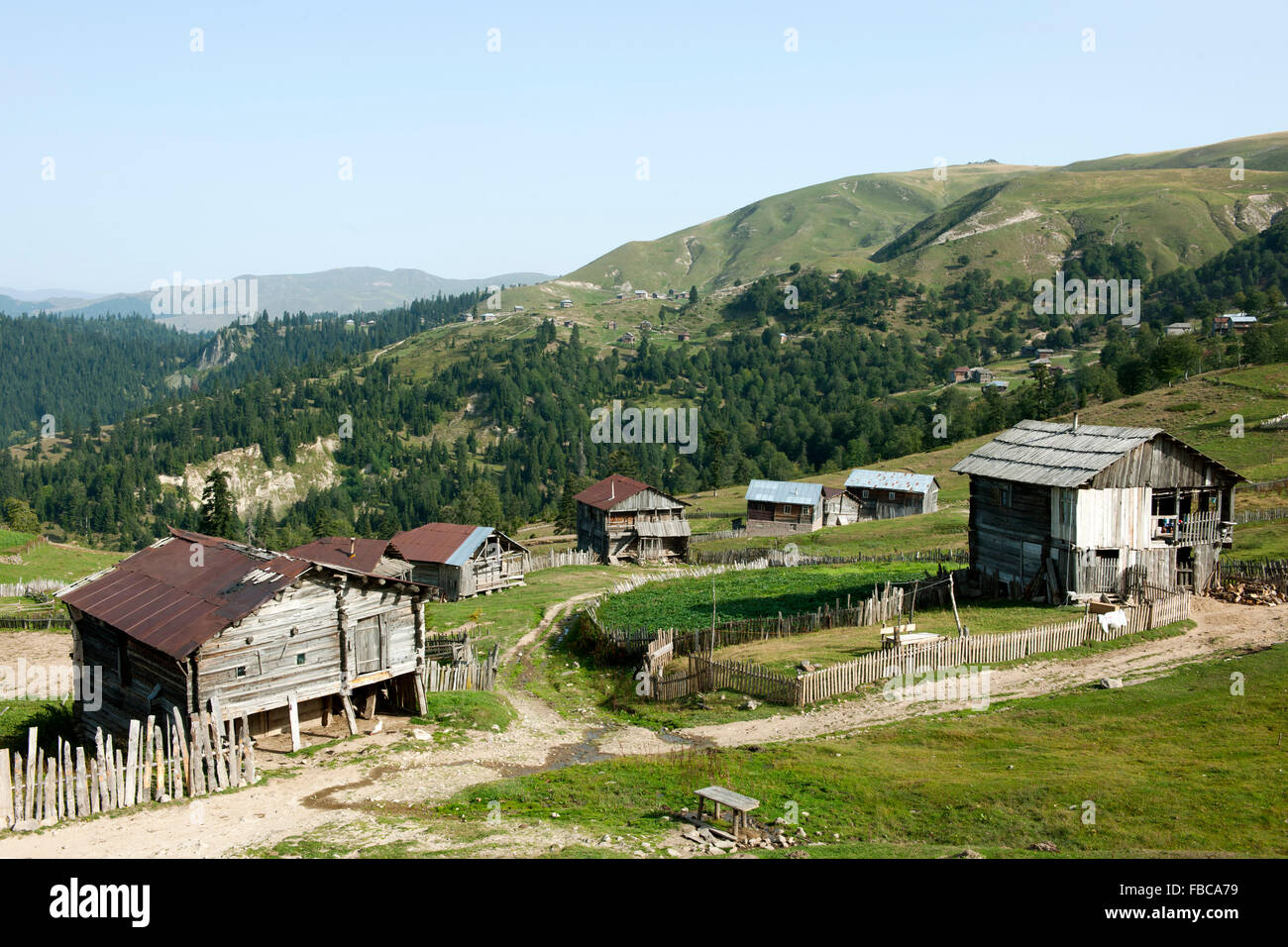 Georgien, Adscharien, am Goderdzi Pass, Almhäuser Stock Photo - Alamy