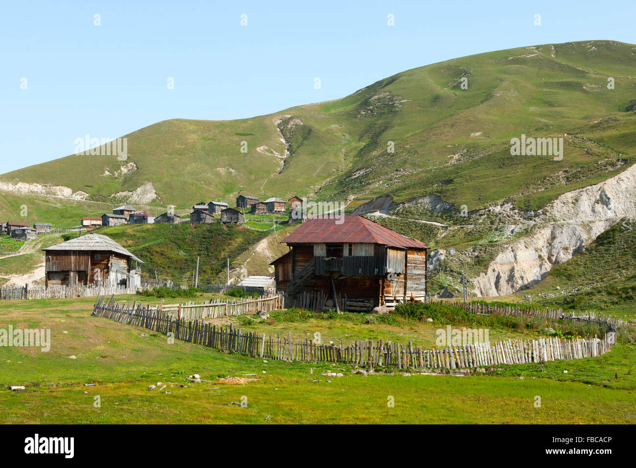 Georgien, Adscharien, am Goderdzi Pass, Almhäuser Stock Photo - Alamy