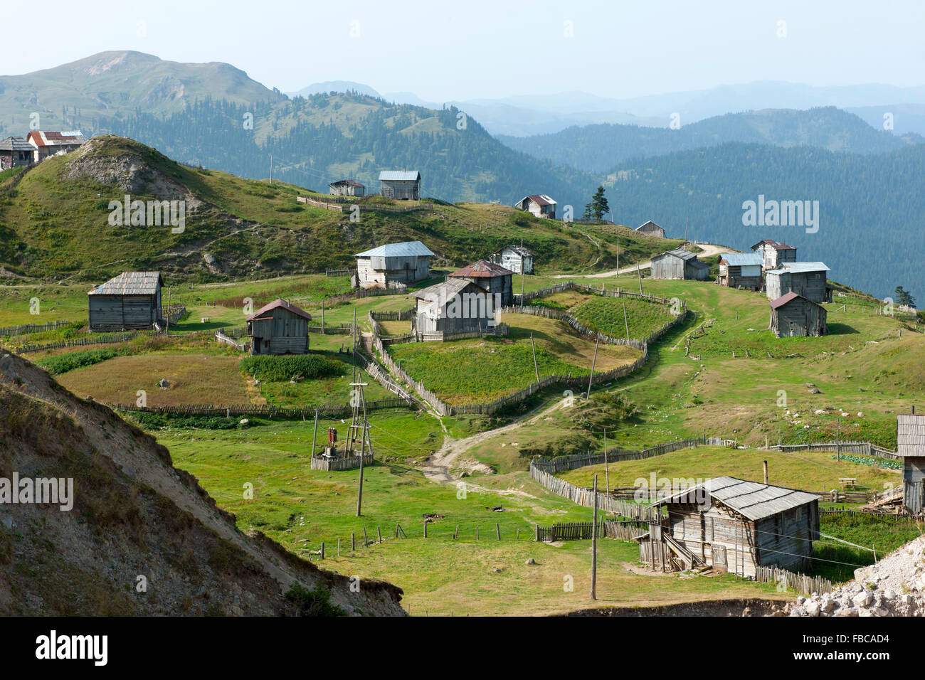 Georgien, Adscharien, am Goderdzi Pass, Almhäuser Stock Photo - Alamy