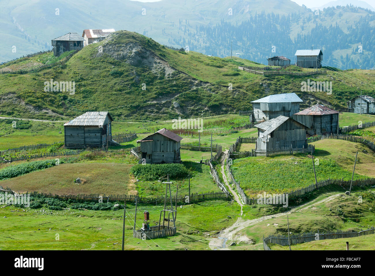 Georgien, Adscharien, am Goderdzi Pass, Almhäuser Stock Photo - Alamy