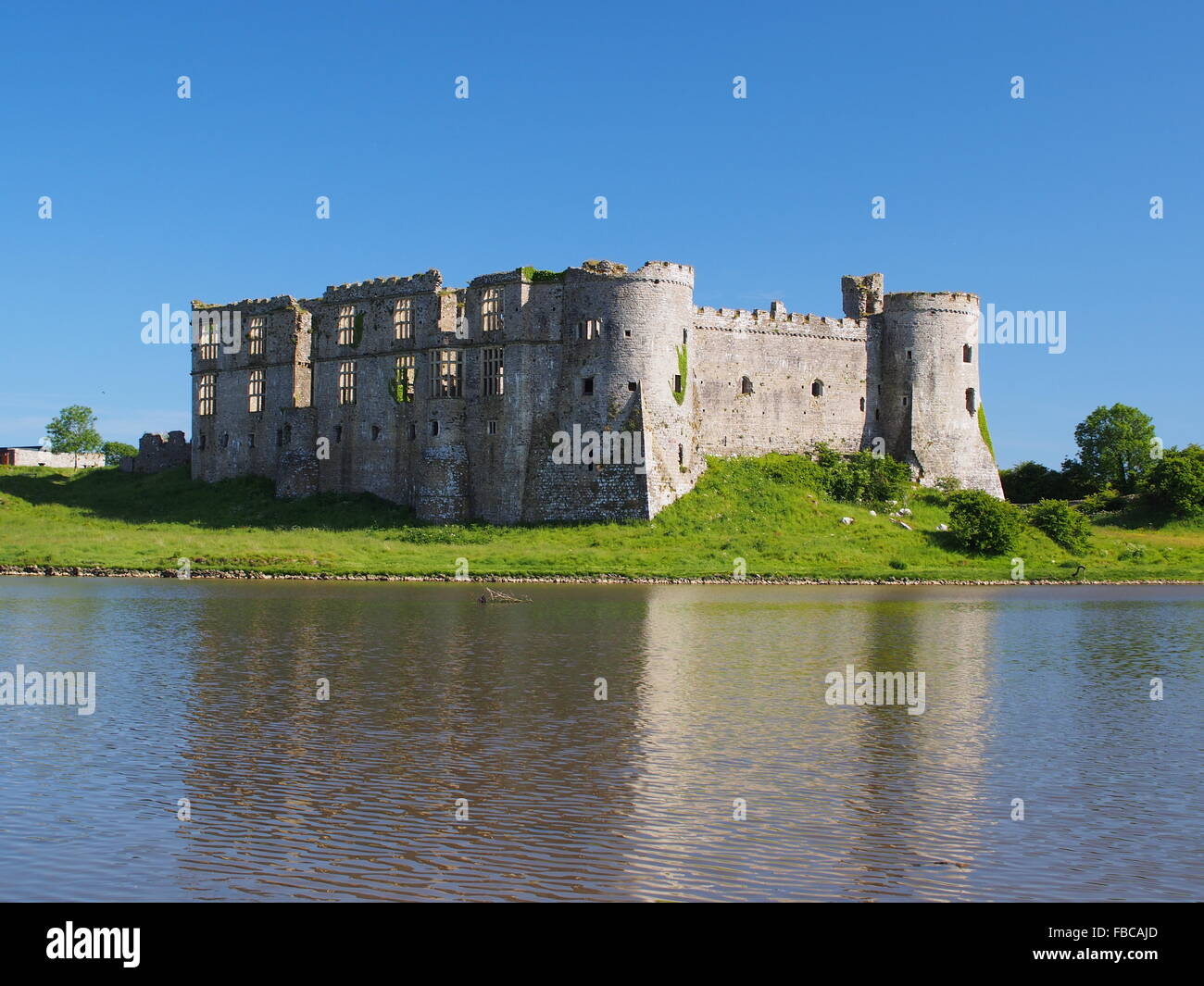 Carew castle hi-res stock photography and images - Alamy