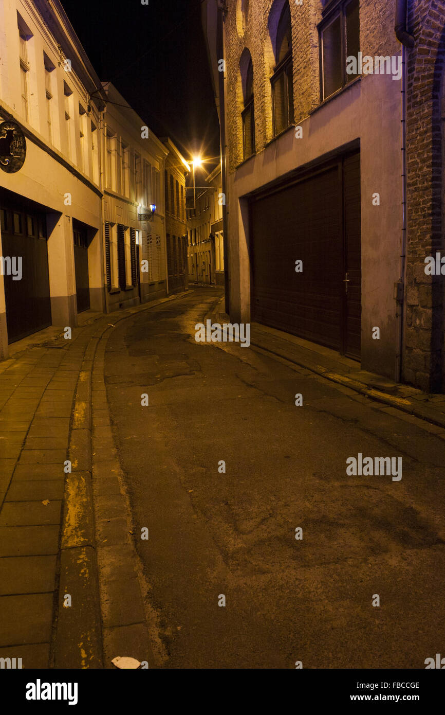 a dark and scary alley in the city Stock Photo - Alamy