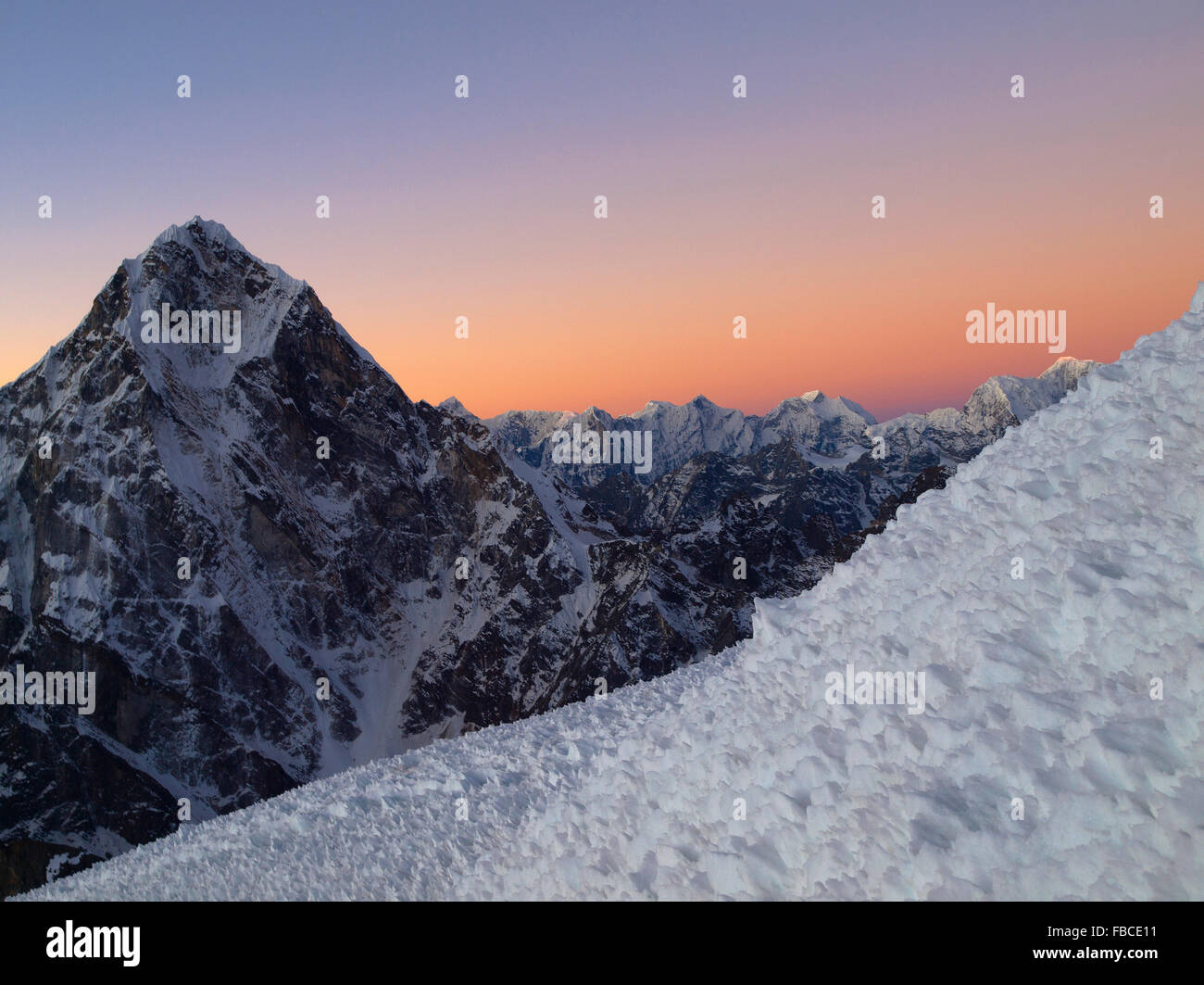 Lobuche peak hi-res stock photography and images - Alamy