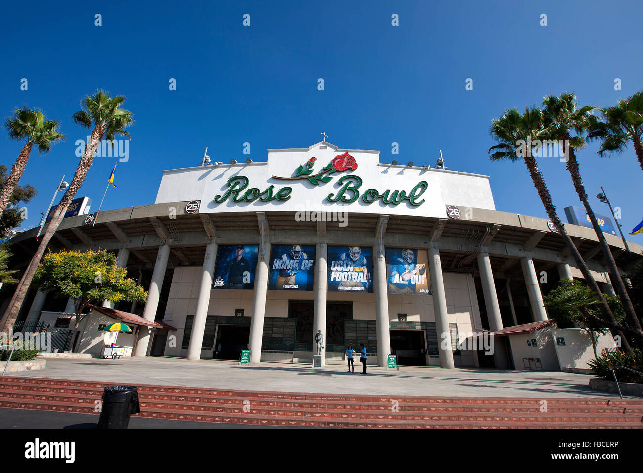Pasadena rose bowl stadium hi-res stock photography and images - Alamy
