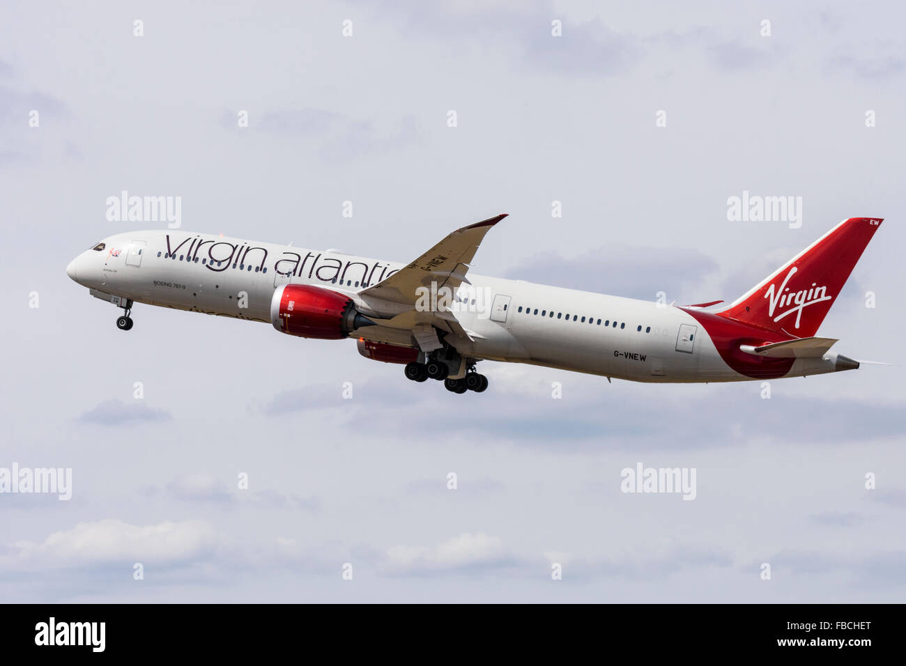 Side view of Virgin Atlantics Boeing 787-900 Dreamliner plane taking ...