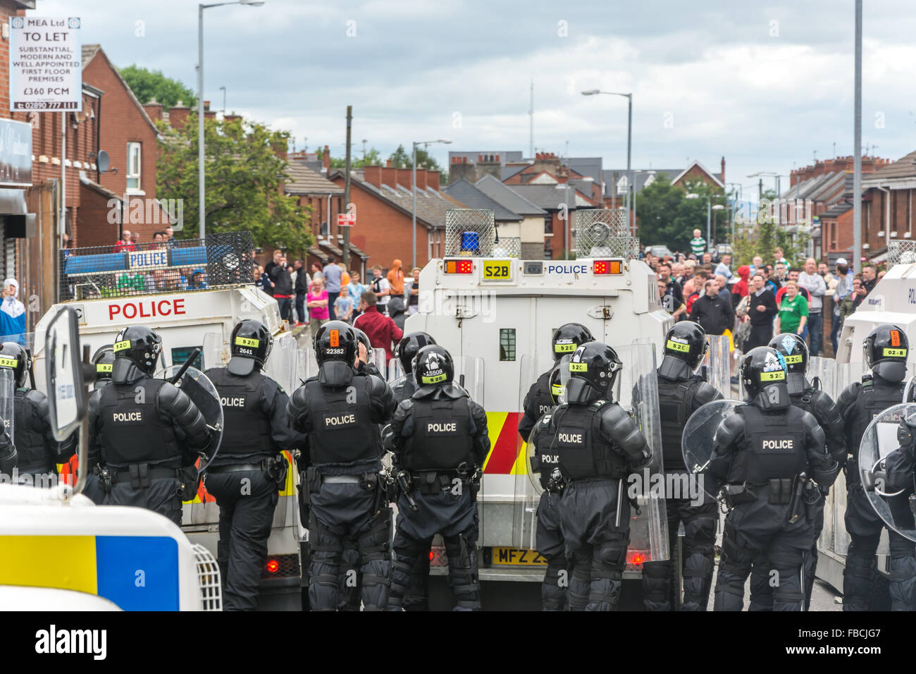Psni riot hi-res stock photography and images - Alamy