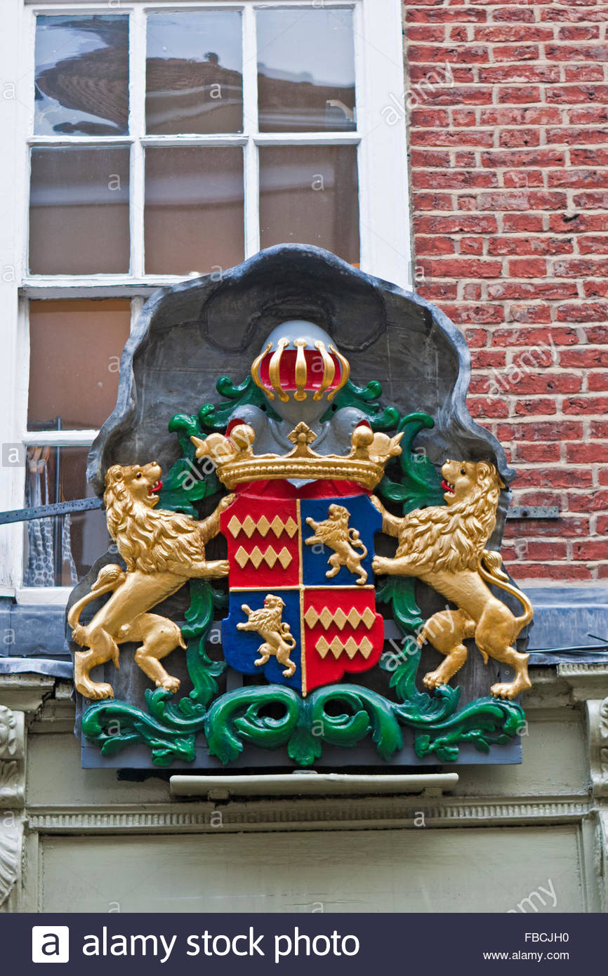 Rampant Lion And Crown Stock Photos & Rampant Lion And Crown Stock ...
