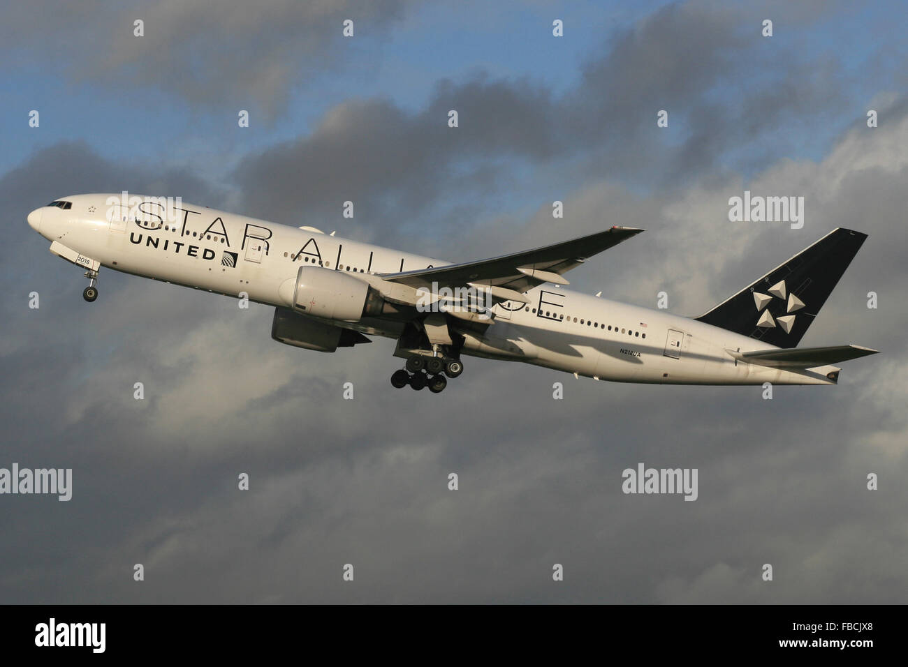 Star alliance jet plane hi-res stock photography and images - Alamy