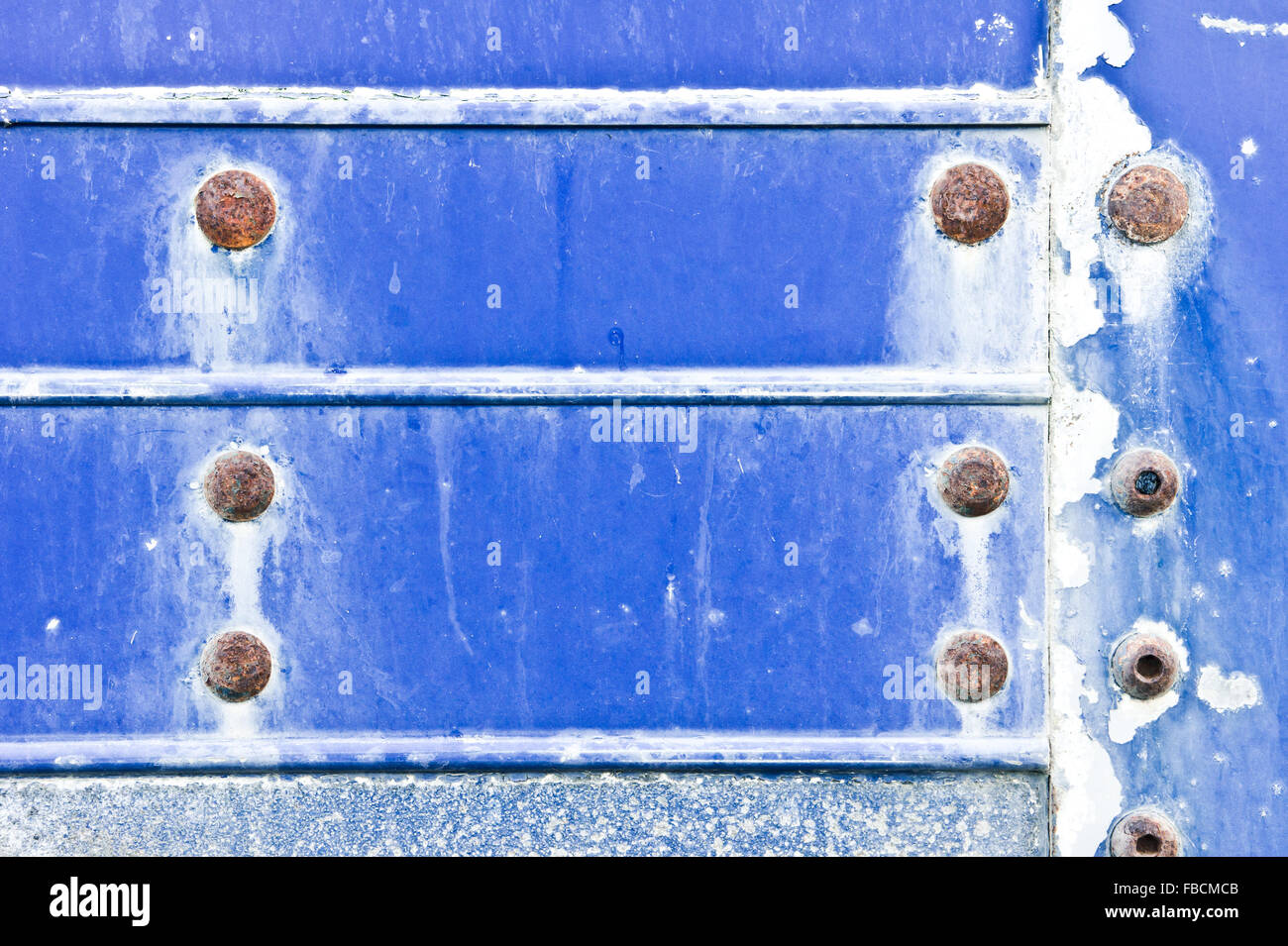 Rusty metal plate texture bolts hi-res stock photography and images - Alamy