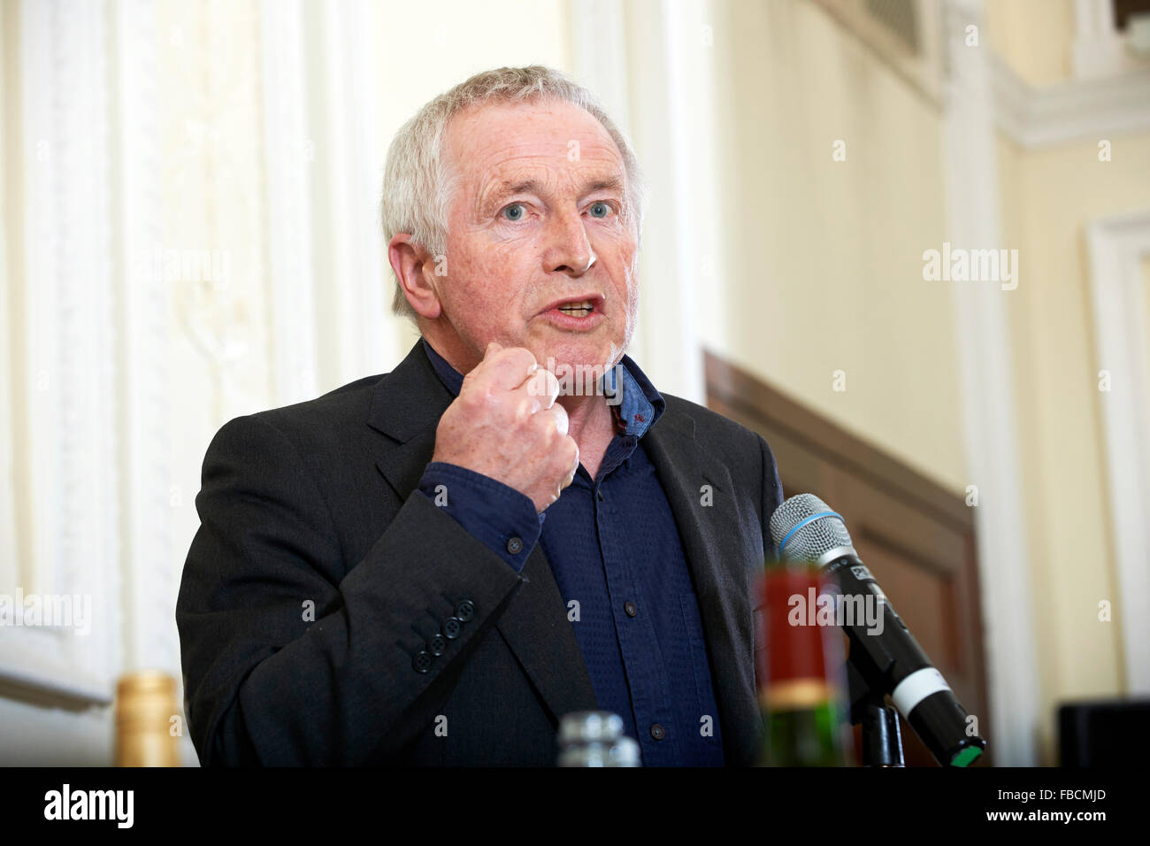 Tv presenter jonathan dimbleby hi-res stock photography and images - Alamy