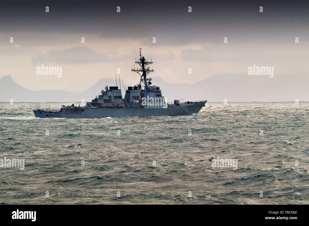 Uss mitscher ddg 57 hi-res stock photography and images - Alamy