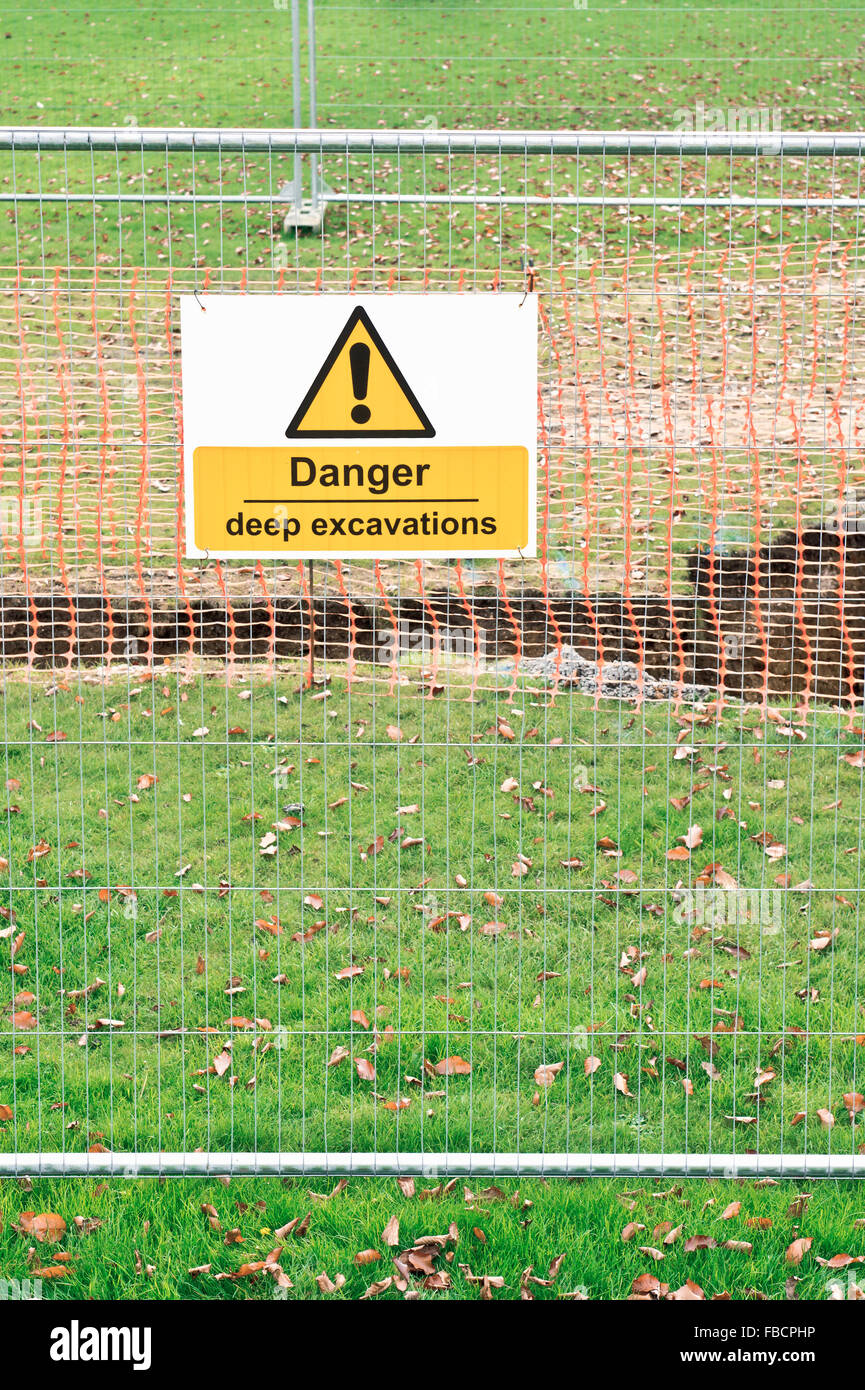 Safety fence health and safety sign hi-res stock photography and images ...
