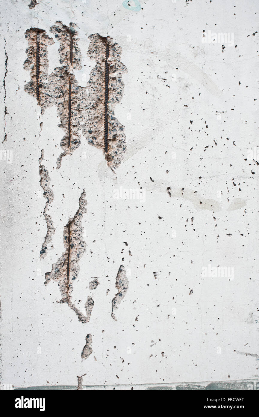 War damaged wall hi-res stock photography and images - Alamy