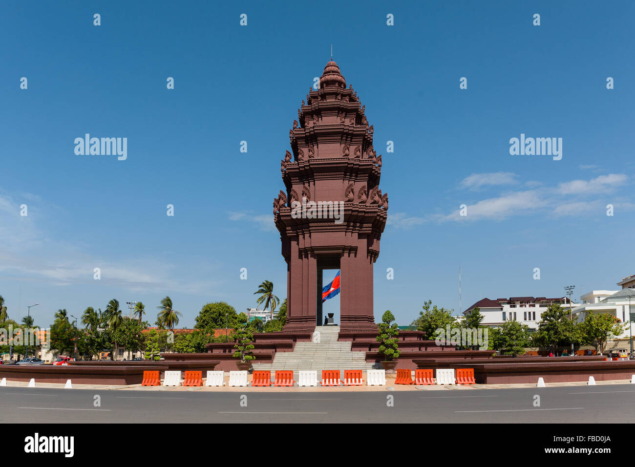 Roundabout at the Independence Monument, Phnom Penh, Cambodia Stock ...