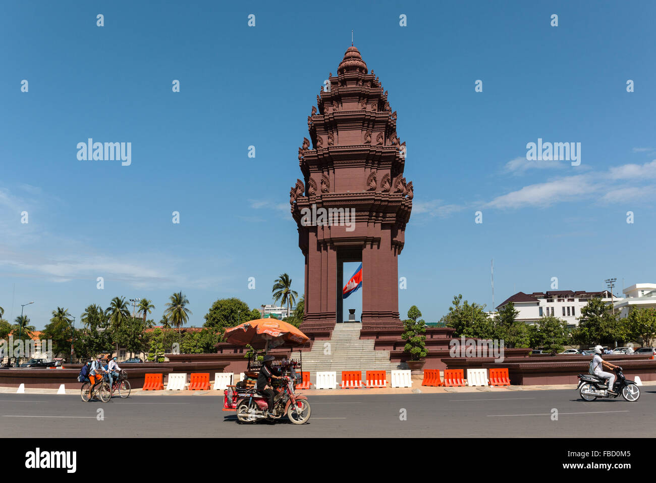 Phnom penh independence monument hi-res stock photography and images ...