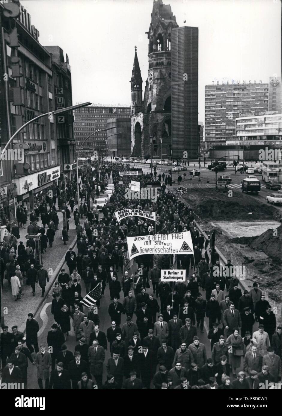 1962 berlin hi-res stock photography and images - Alamy