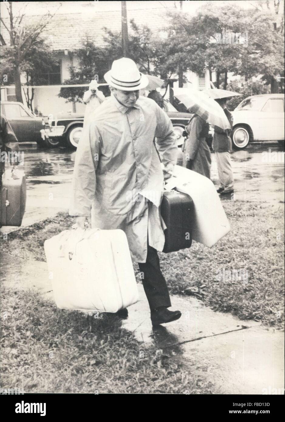 1965 - Tokyo Olympics.: British high-diving champion Brian Phelps ...