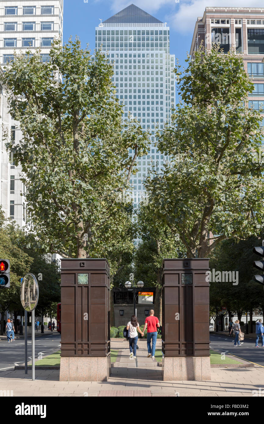 Westferry circus roundabout hi-res stock photography and images - Alamy