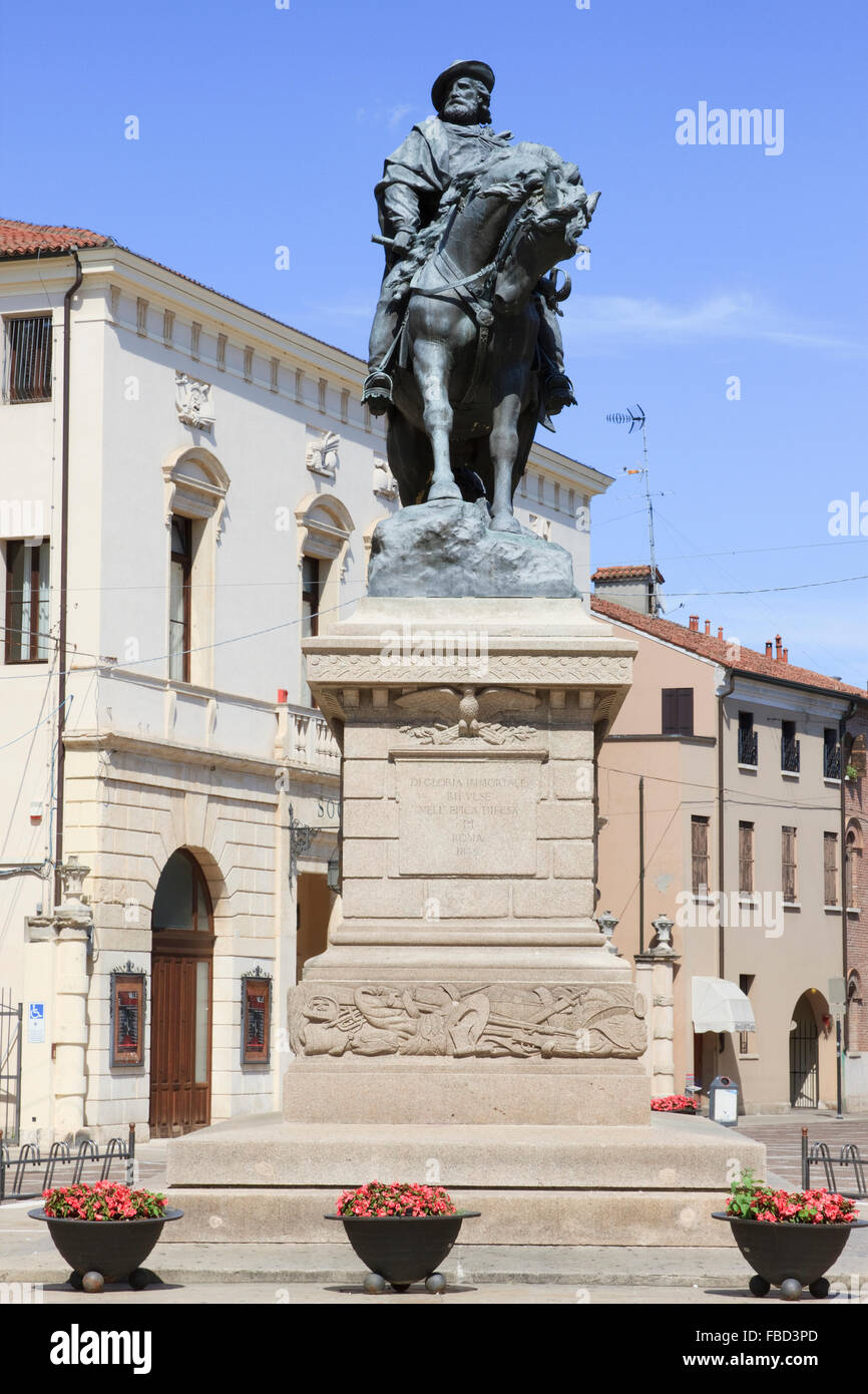 Statue giuseppe garibaldi rovigo hi-res stock photography and images ...