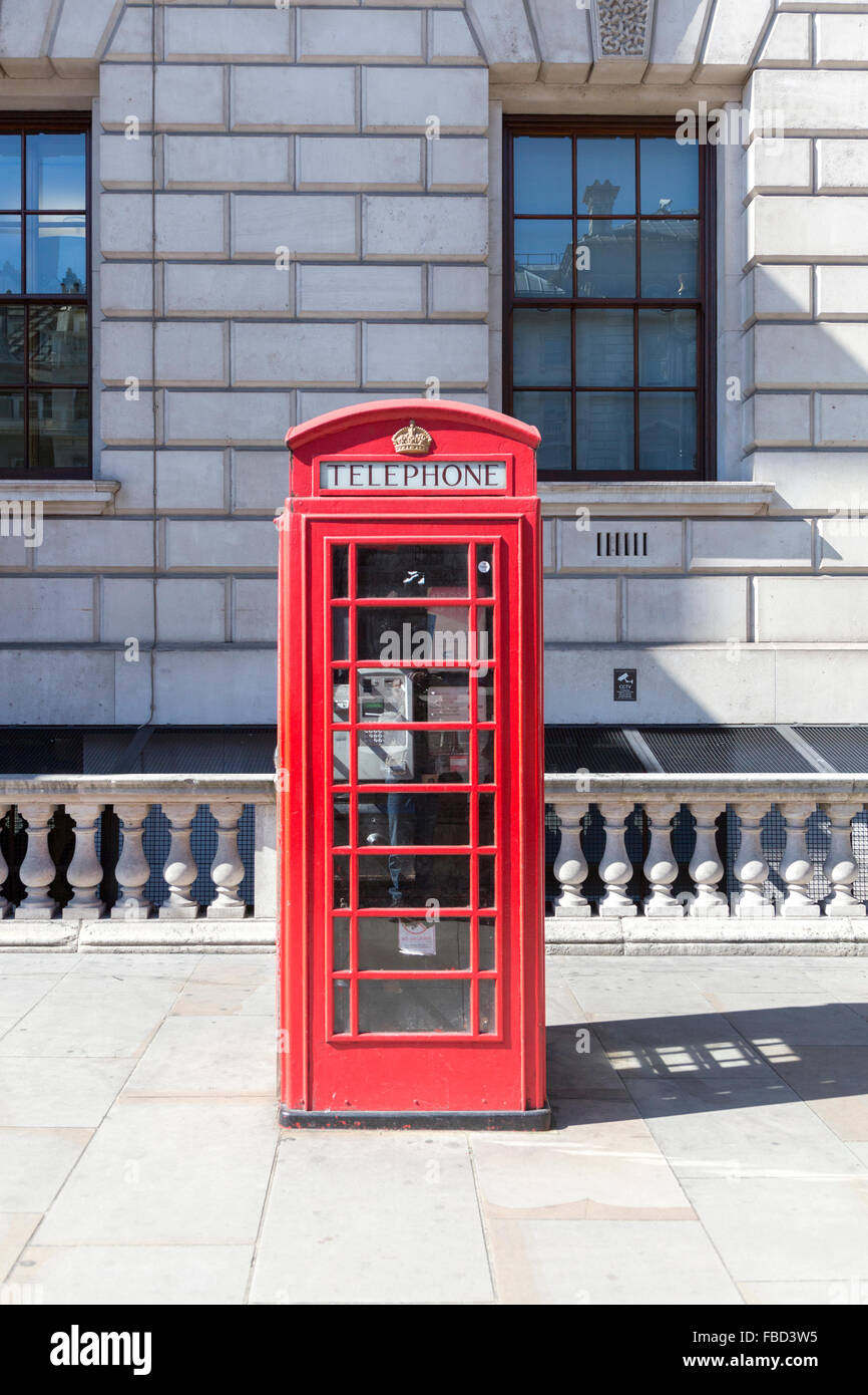 Telephone booth london hi-res stock photography and images - Alamy