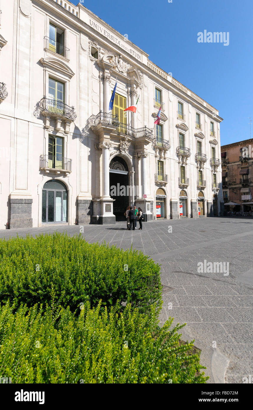 Academic establishment hi-res stock photography and images - Alamy