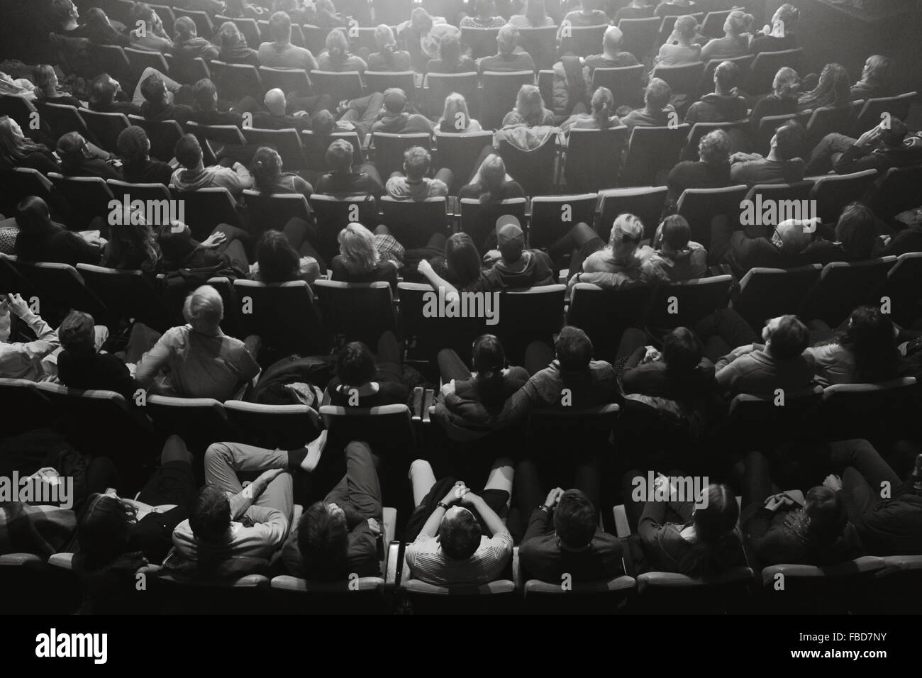 Movie theater audience hi-res stock photography and images - Alamy