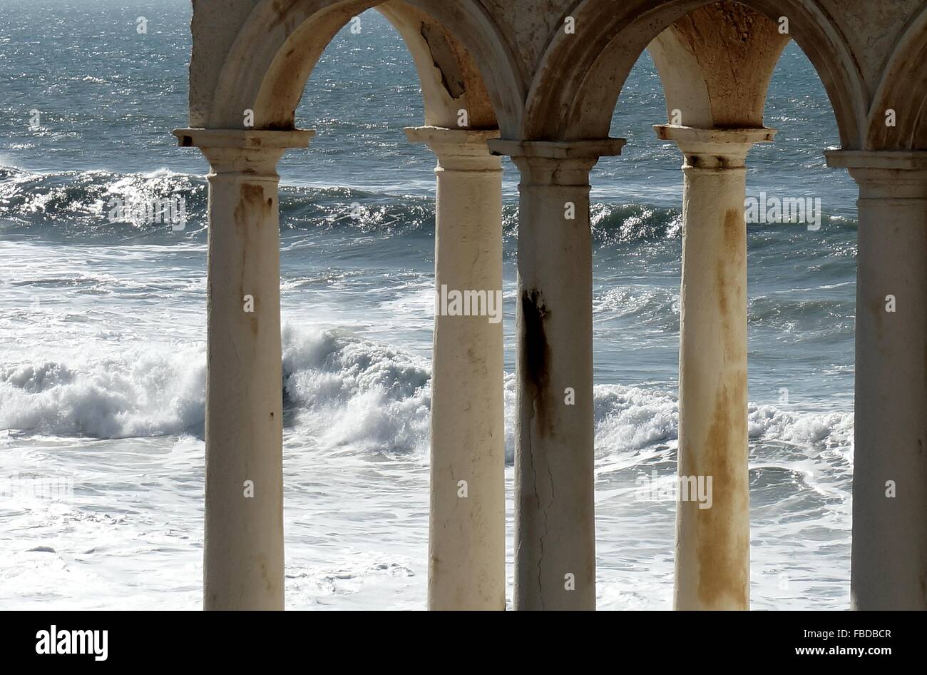 Waves building hi-res stock photography and images - Alamy