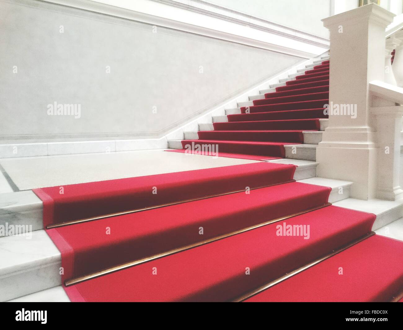 Empty red carpet hi-res stock photography and images - Alamy