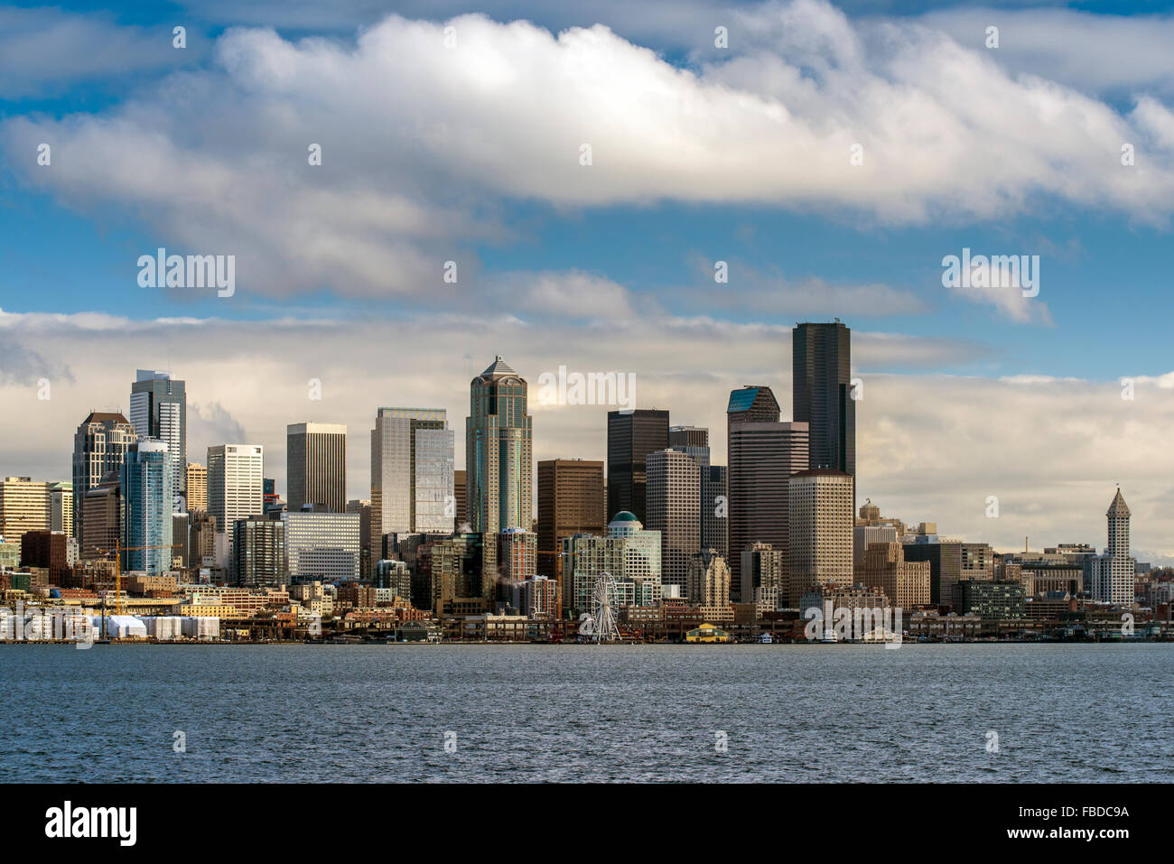 Waterfront waterfront skyline hi-res stock photography and images - Alamy