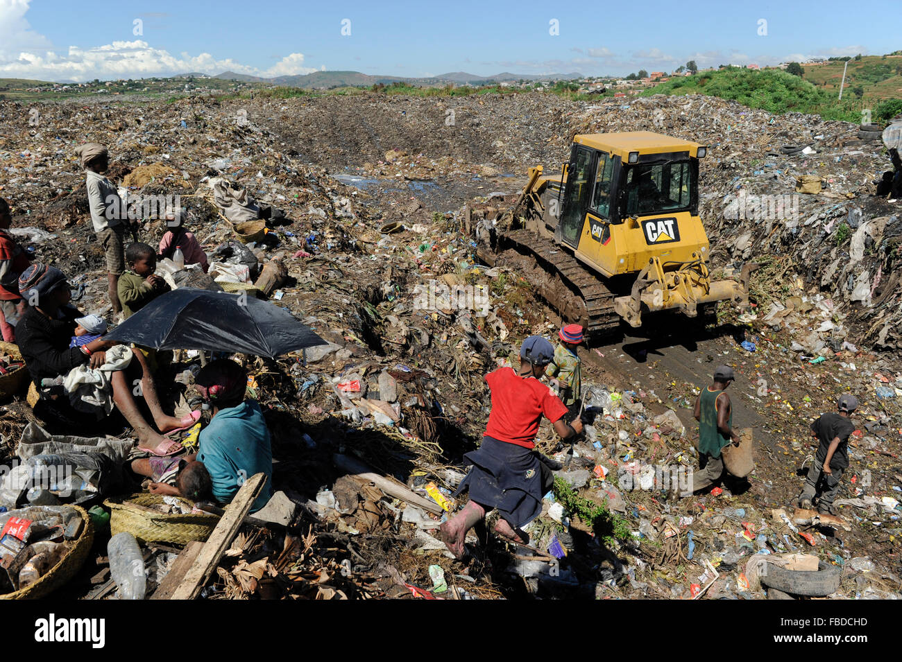 MADAGASCAR Antananarivo, dumping site, people live from waste picking ...