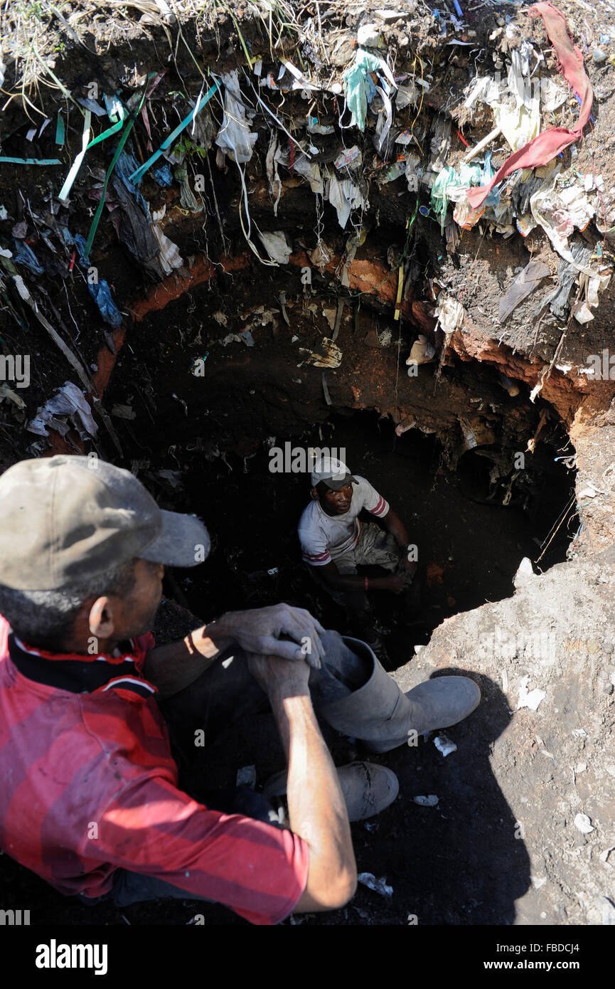 Garbage dump antananarivo madagascar hi-res stock photography and ...