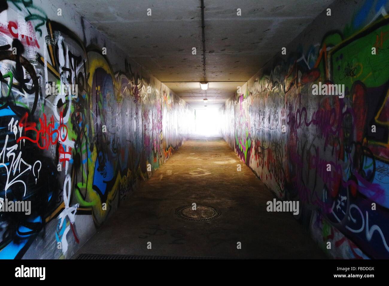 Graffiti and wall art tunnel hi-res stock photography and images - Alamy