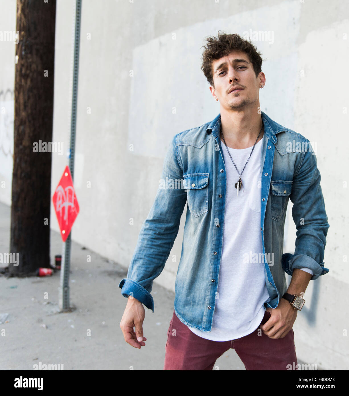 Unimpressed man hi-res stock photography and images - Alamy