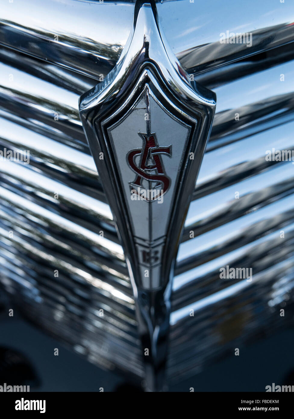 Car radiator grille hi-res stock photography and images - Alamy