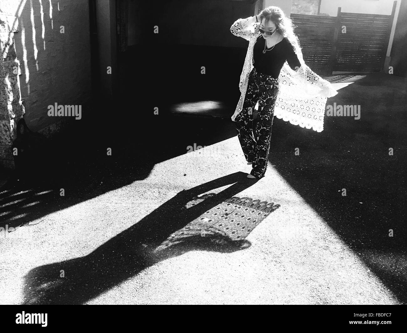 Woman walking street casual hi-res stock photography and images - Alamy