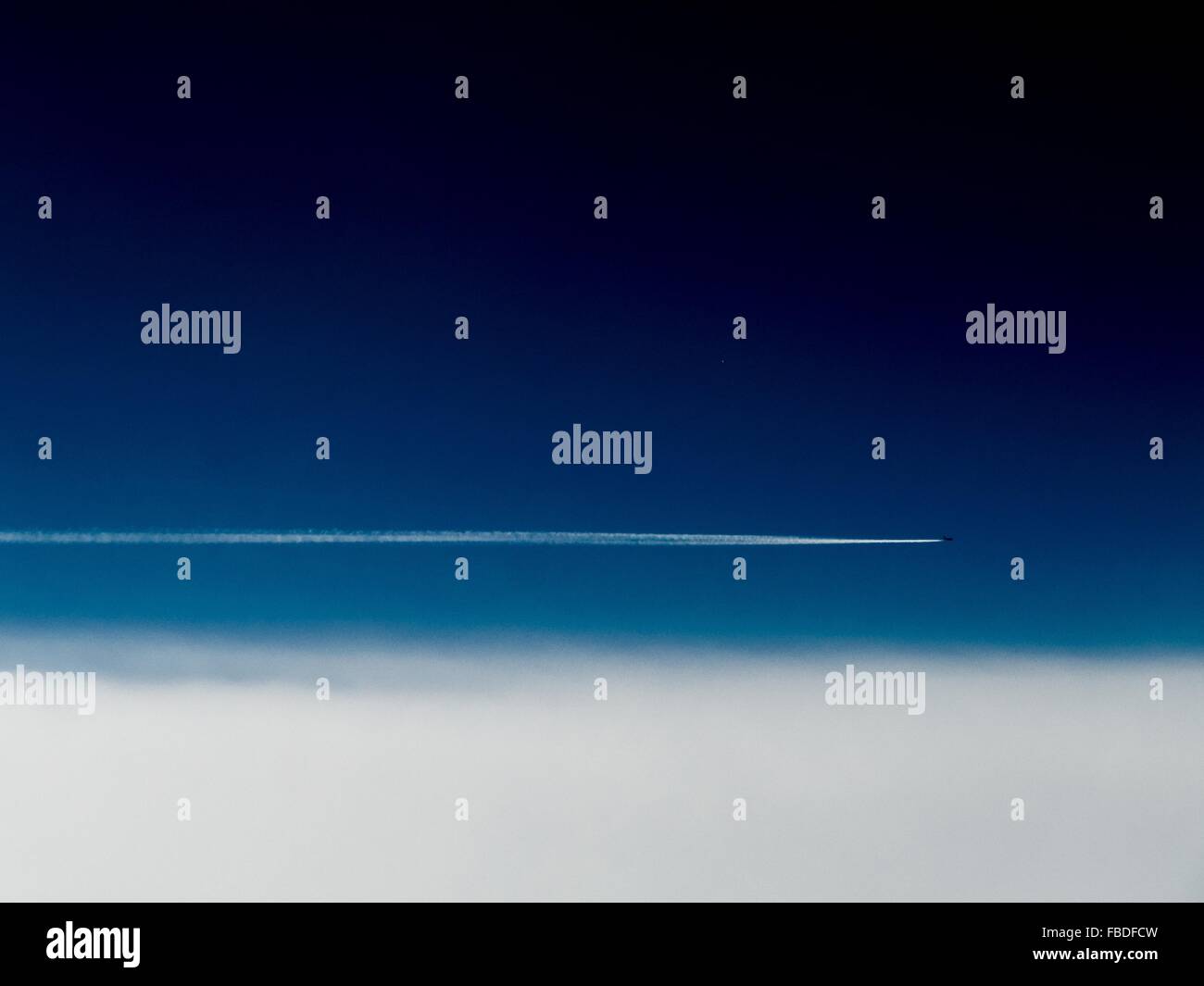 Long contrail hi-res stock photography and images - Alamy