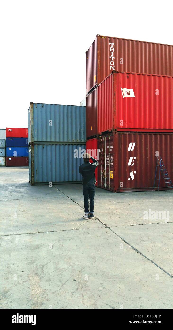 Shipping containers on dock hi-res stock photography and images - Alamy