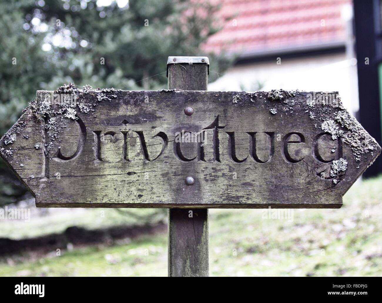 Rotting wooden sign hi-res stock photography and images - Alamy