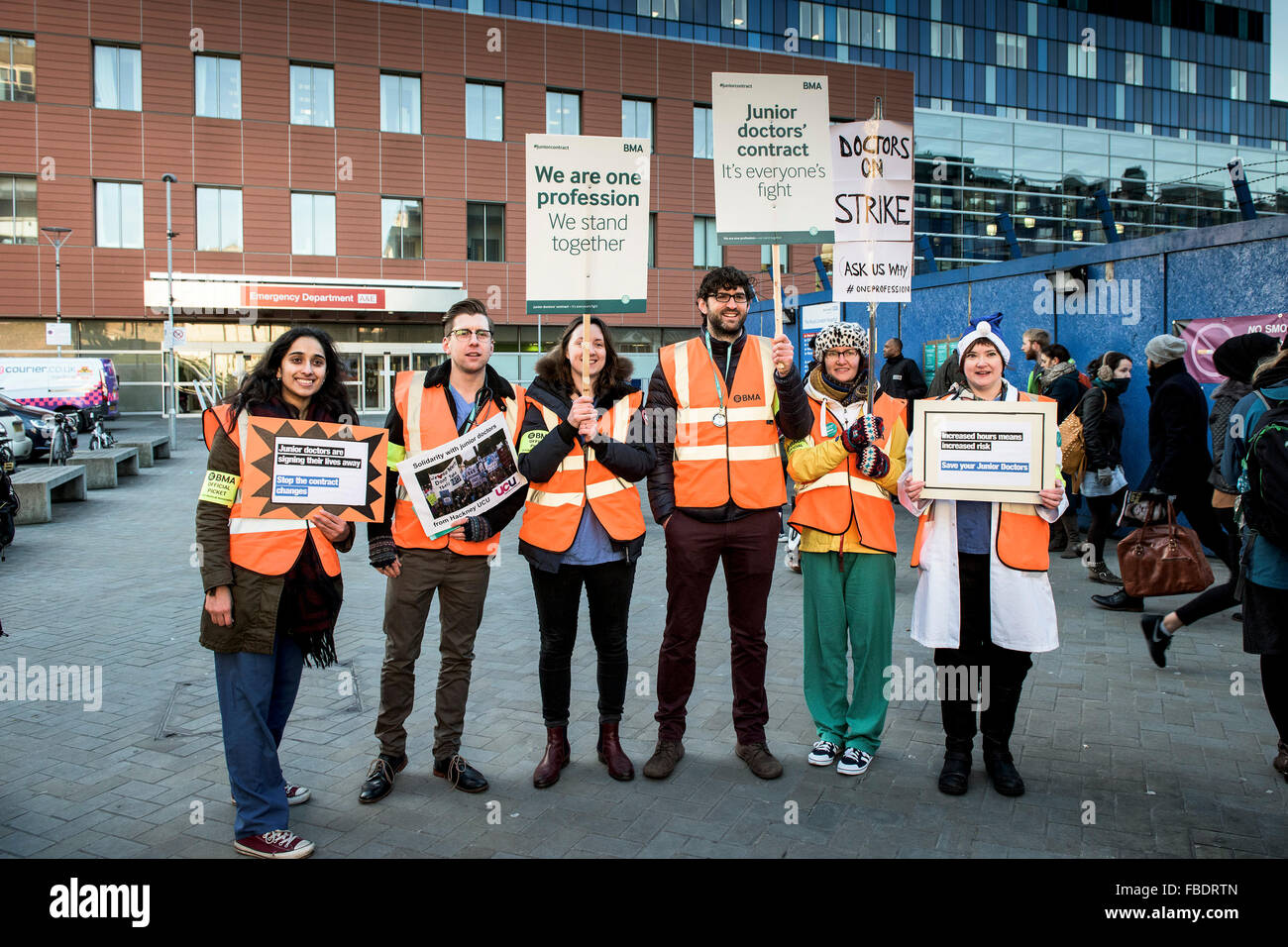 Junior doctors begin their 24 hr strike action and form a picket line ...