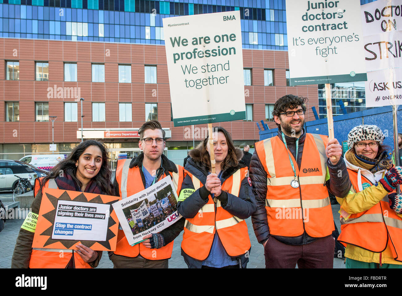 Junior doctors begin their 24 hr strike action and form a picket line ...