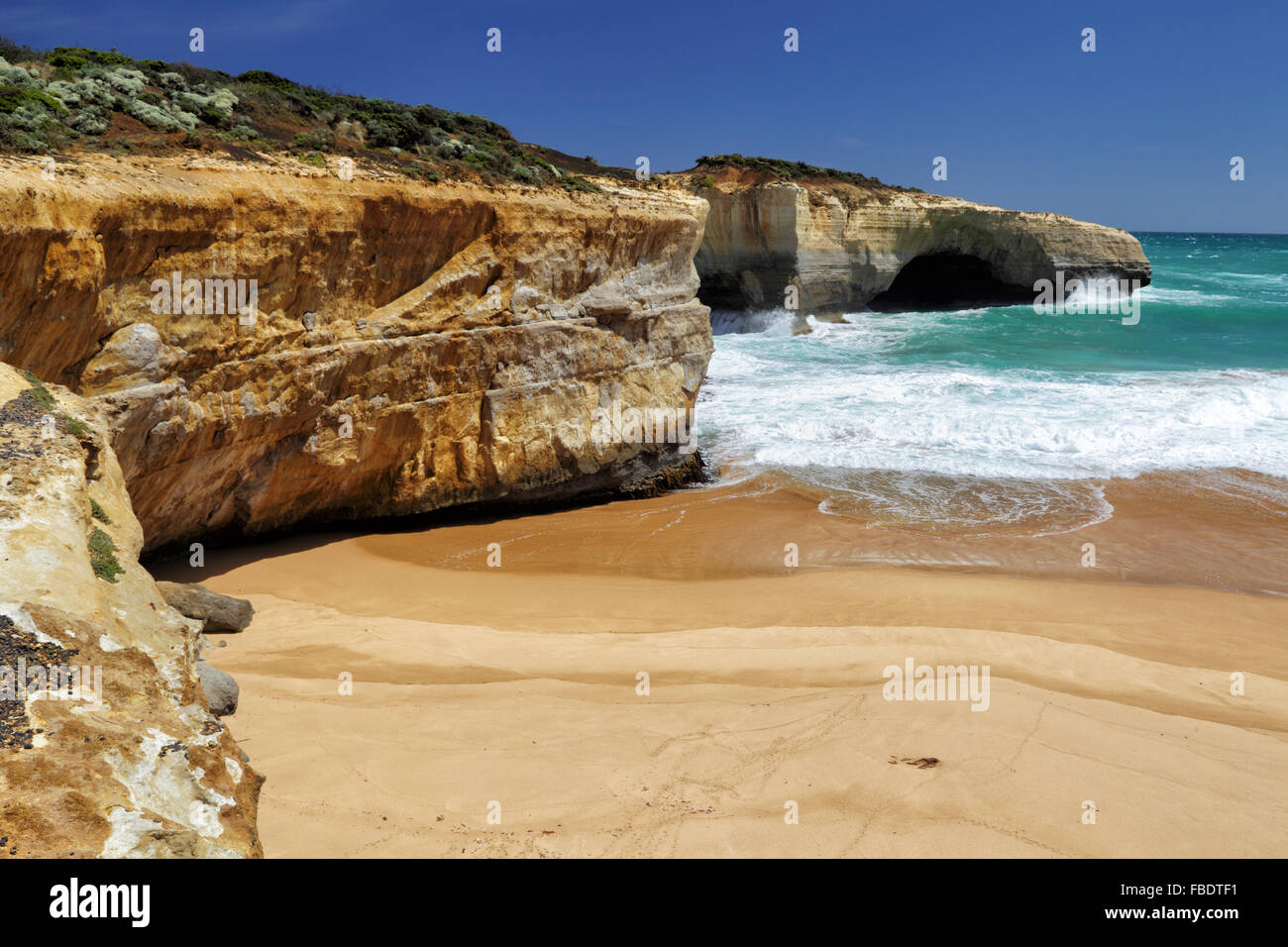 Famous london bridge rock formation hi-res stock photography and images ...