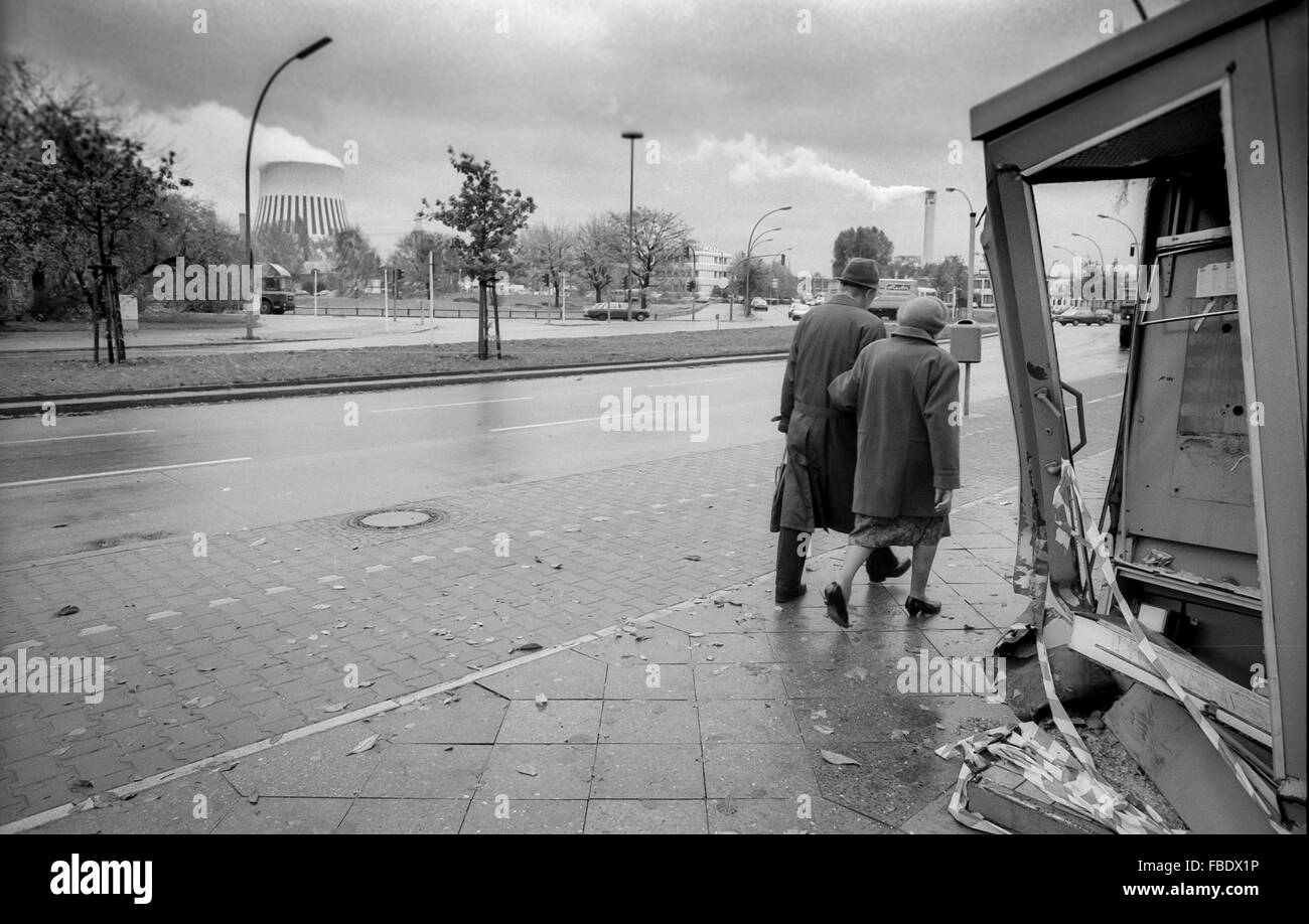 Berlin telephone box Black and White Stock Photos & Images - Alamy