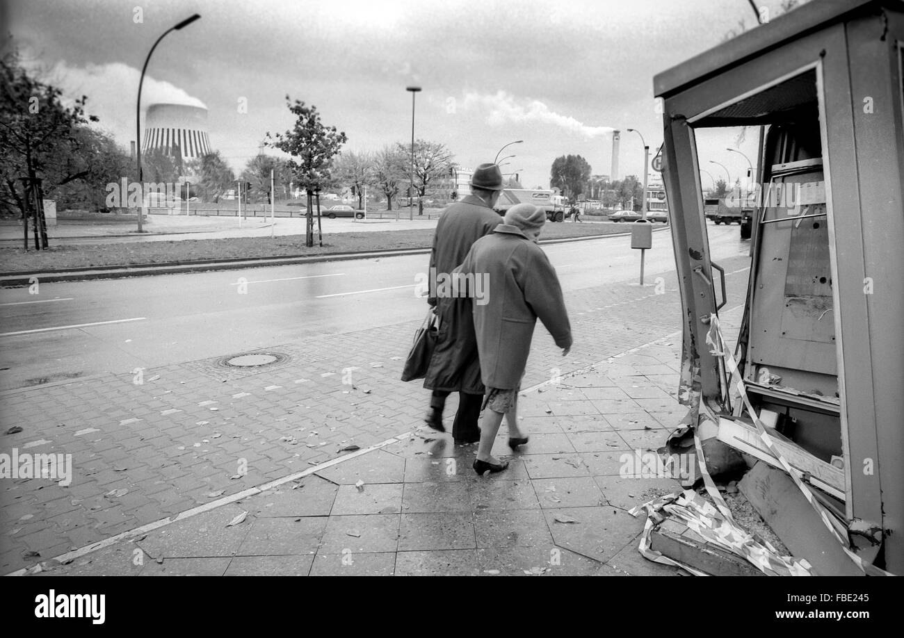 Berlin telephone box Black and White Stock Photos & Images - Alamy