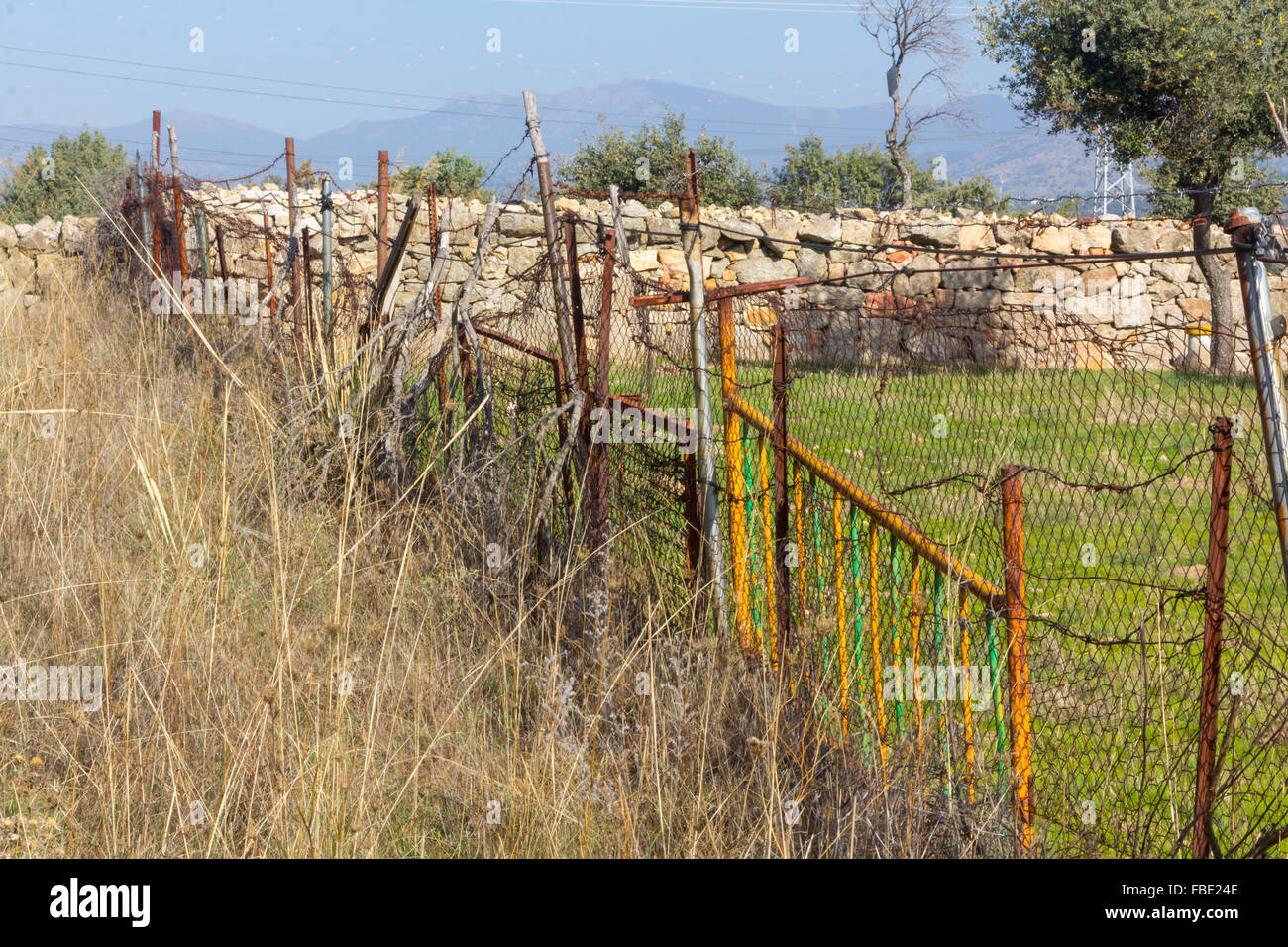 Old white fences hi-res stock photography and images - Alamy