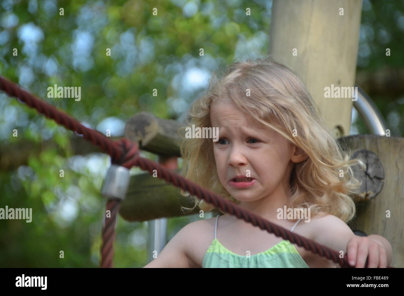 Scared girl hi-res stock photography and images - Alamy